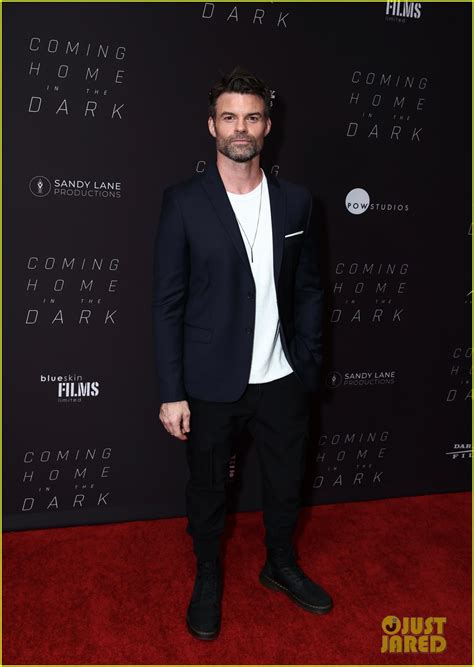 Daniel Gillies Gets Girlfriend Julia Misaki S Support At Coming Home