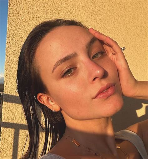 Larissa Manoela abre o jogo sobre rumores de possível gravidez Faz