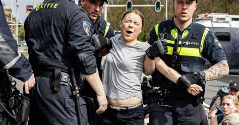 Proteste In Den Haag Klimaaktivistin Greta Thunberg Zweimal