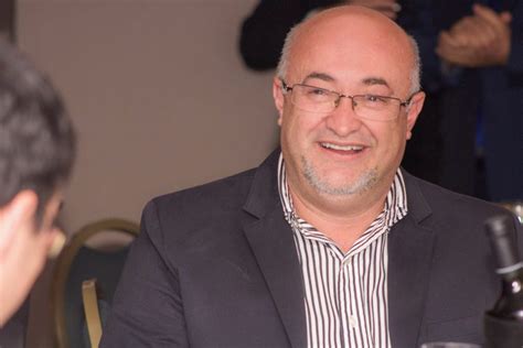 Professor da UEPG é empossado membro da Academia Paranaense de