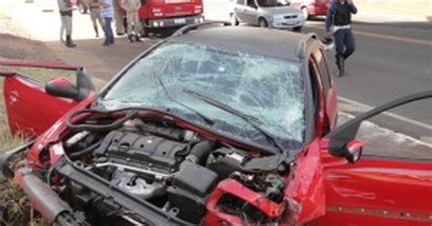G1 Condutor Perde Controle E Despenca De Viaduto Em Campo Grande
