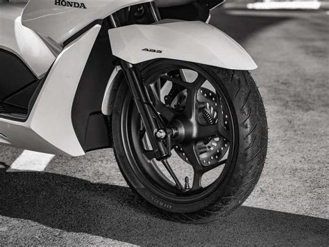 Galeria de fotos Honda PCX 160 2023 é lançada no Brasil veja preço e