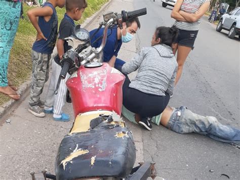 Puerto motociclista sufrió graves lesiones al chocar contra un auto