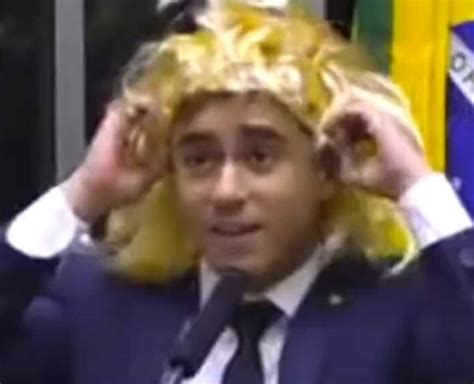 TJ de Minas confirma condenação de Nikolas Ferreira por transfobia