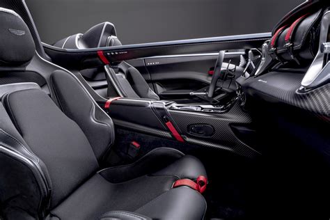 Aston Martin V Speedster Una Joya Destinada A Personas