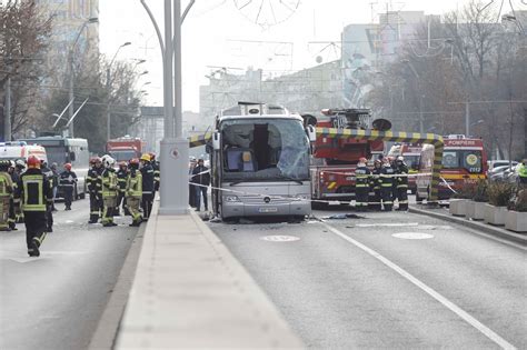 Imagini cu autocarul care a fost implicat într un accident grav la