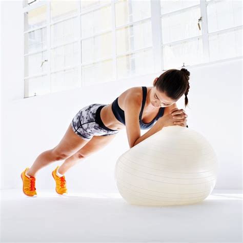 besten Gymnastikball Übungen für einen flachen Bauch starken