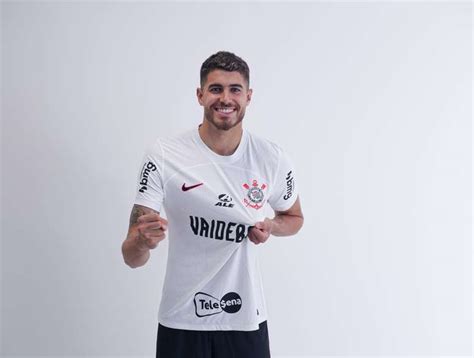 Corinthians Oficializa A Contrata O Do Atacante Pedro Raul Ex Toluca