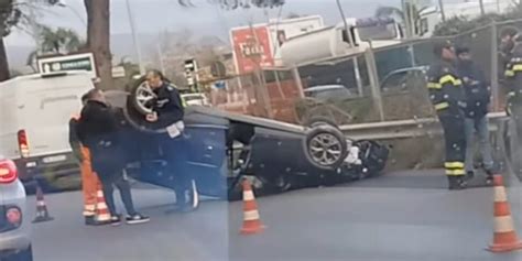 Palermo Auto Sbanda E Si Ribalta In Viale Regione Siciliana Due