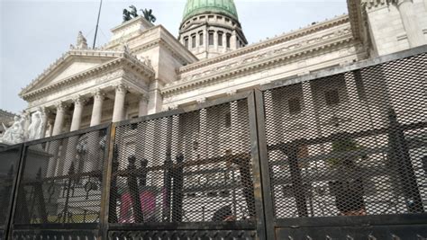 El presidente Milei sigue de cerca el tratamiento de la ley ómnibus