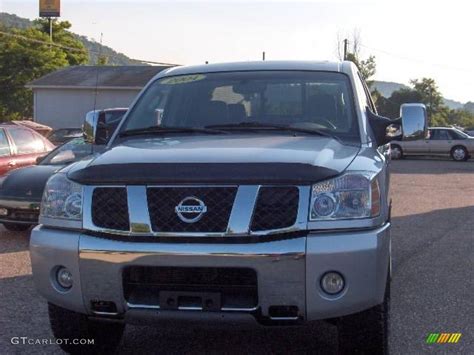 2004 Radiant Silver Nissan Titan LE Crew Cab 4x4 13088812 Photo 2