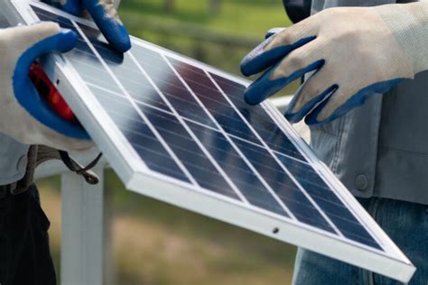 Deux ingénieurs algériens inventent une centrale solaire domestique