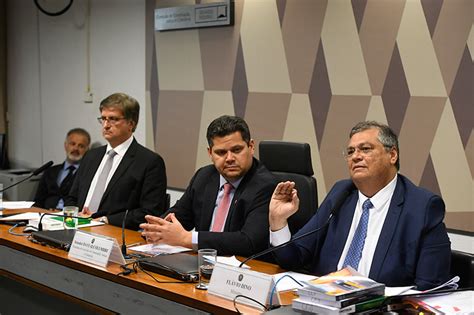 CCJ do Senado aprova indicações de Dino ao Supremo e Gonet à PGR