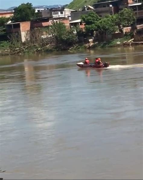Corpo é encontrado boiando no Rio Paraíba do Sul em Barra Mansa Sul
