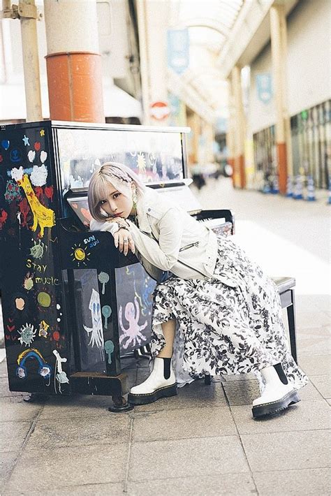画像1 7絶望系アニソンシンガーReoNa 奄美大島撮り下ろしも含む初のアーティストブックPilgrimを語る ウォーカー
