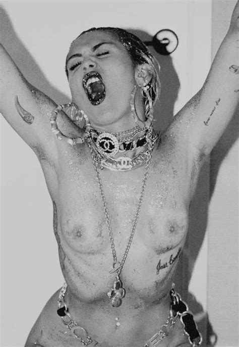Naked Miley Ray Cyrus Added 07 19 2016 By