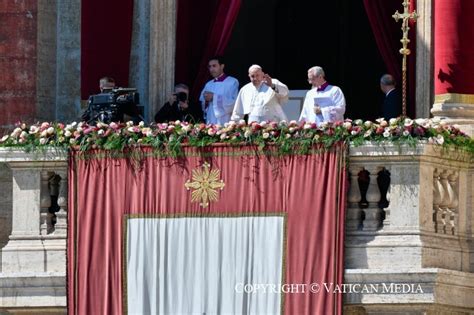 Bendición y mensaje Urbi et Orbi Actividades del Santo Padre
