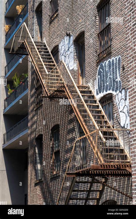 Fire Escape Graffiti Hi Res Stock Photography And Images Alamy