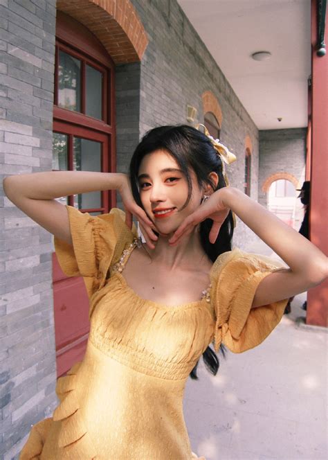 China Entertainment News Ju Jingyi Poses For Photo Shoot