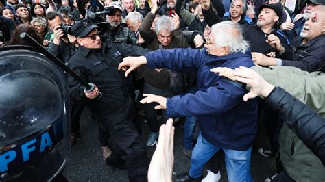 Marcha Contra El Veto A Las Jubilaciones La CGT Dividida Y El