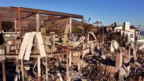 Un dron muestra la devastación tras los incendios en California Vídeo