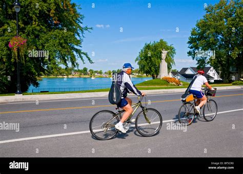 Aktive Senioren Radfahrer Radfahren Fotos Und Bildmaterial In Hoher Auflösung Alamy