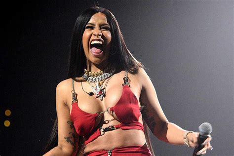 Cardi B S Bodak Yellow Goes Diamond Makes History