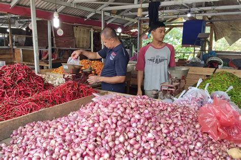 Omzet Pedagang Turun 50 Persen Ini Penyebab Harga Cabai Di Kota Bogor