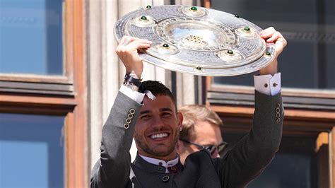 Video Thank you danke merci Lucas Hernández FC Bayern