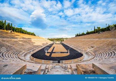 El Estadio De Panathenaic En Atenas Grecia Recibió Los Primeros Juegos