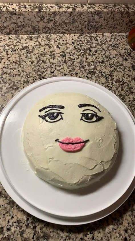 There Is A Cake That Looks Like A Face On The Plate