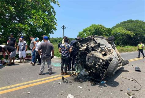Vuelca automóvil en carretera a Alvarado hay tres lesionados