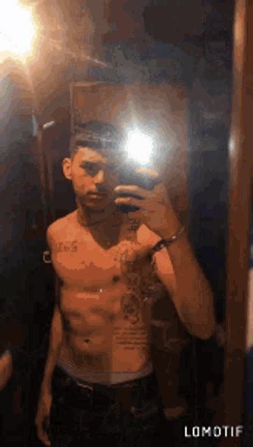 Pose Selfie Pose Selfie Mirror Selfie Discover Share Gifs