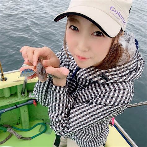 あさいあみさんのインスタグラム写真 あさいあみinstagram「後日更新ですいません！﻿ しほみんのシロギス釣りオフ会に﻿ 参加してきました🎣﻿ ﻿ 初めてのジャリメを触るww