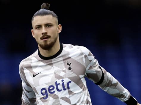 Fanii lui Tottenham au reacționat după ce Radu Drăgușin a început ca