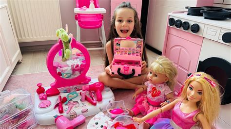 Barbie Videoları Ada ile Barbie Evcilik Oyunu Barbie ve Oyuncak Bebek