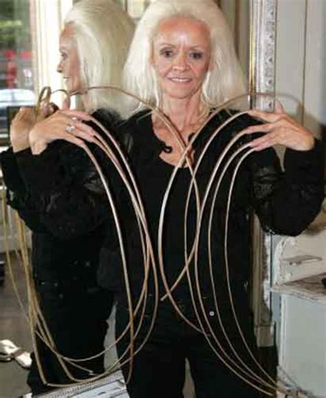 Lista 95 Foto La Mujer Con Las Uñas Mas Largas Del Mundo 2014 Mirada Tensa