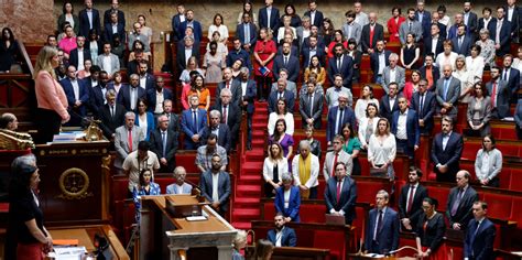L Assemblée nationale observe une minute de silence en hommage aux