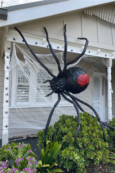 How To Make A DIY Giant Spider Halloween Decor Halloween Spider