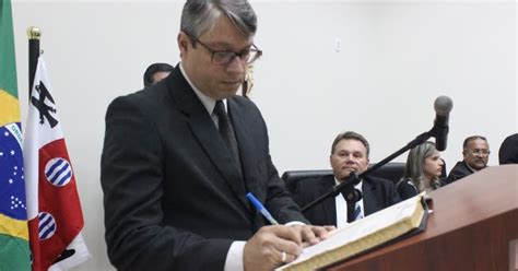 V C Garanhuns MANDATO PROVISÓRIO OU NÃO Luiz Leite toma posse como