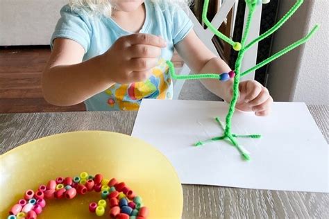 20 Ideen für Weihnachtsbasteln mit Kleinkindern von 1 bis 3 Jahren