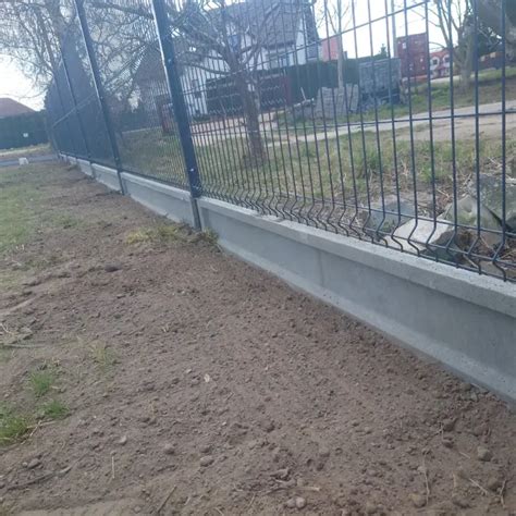Podmurówka betonowa pod ogrodzenie panelowe panele ogrodzeniowe