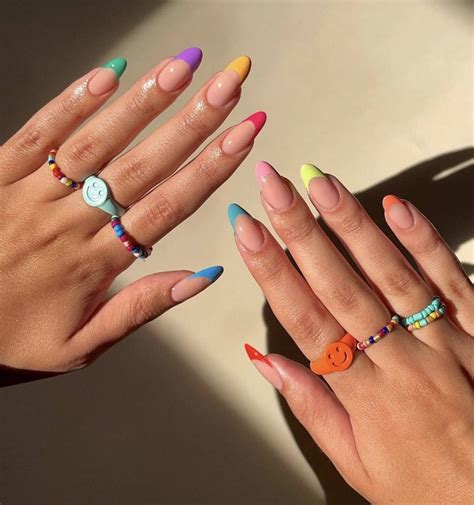 10 uñas flúor para resaltar el moreno de tus manos y verte juvenil