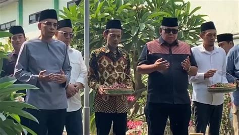 Ziarah Ke Makam Pendiri NU Di Jombang TGB Silaturahmi Tak Boleh Putus