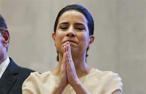Primeira mulher eleita governadora Raquel Lyra é empossada na Alepe