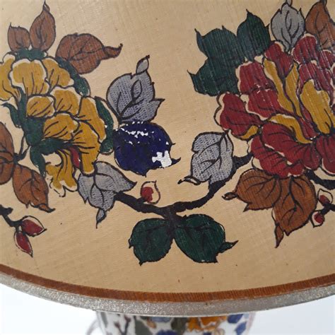 Lampe en faience fine de GIEN décors fleurs de pivoines années 70