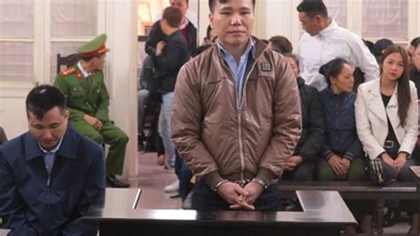 Ca sĩ Châu Việt Cường khai nhét tỏi vào miệng cô gái trẻ vì bị ma nhập