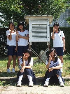 小学生しゃがみ集合投稿画像403枚
