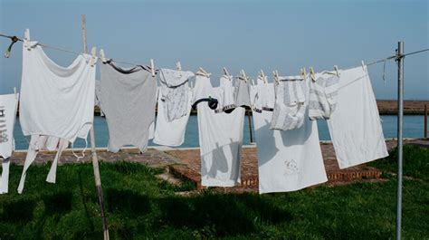 5 Dicas Sobre Como Tirar Mancha Amarela De Roupa Branca Insider Blog