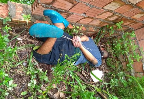 Corpo De Homem Encontrado M Os E P S Amarrados Em Terreno